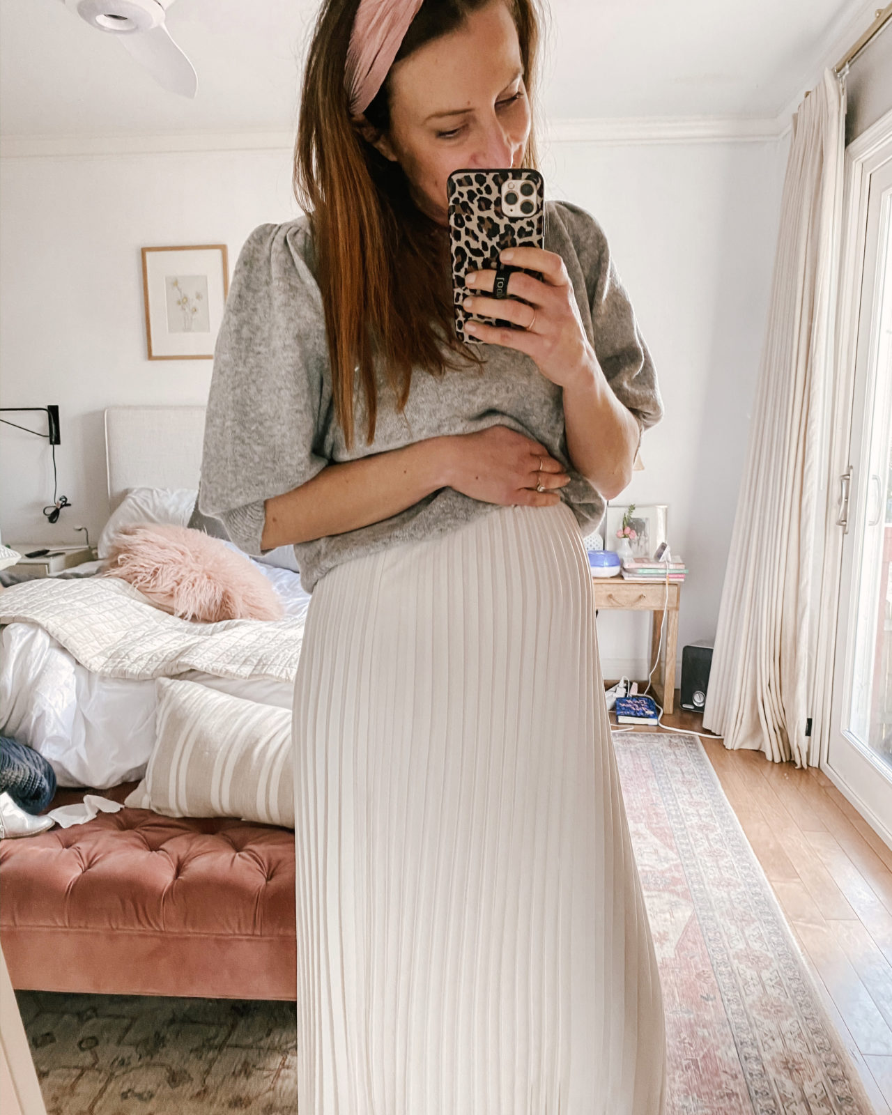 20 Maternity Outfit Ideas For Winter - The Mama Notes